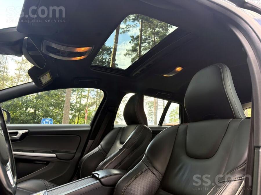 Pelēks Volvo V60 2015 Rīga, ar dzinēja tilpumu 2.40 L un nobraukumu 235 tūkst. km par 10975 €, foto 16 vietnē AUTOMOTO.COM.LV