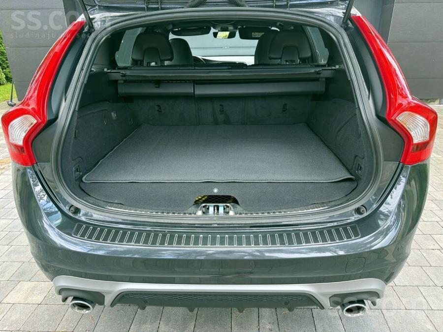 Pelēks Volvo V60 2015 Rīga, ar dzinēja tilpumu 2.40 L un nobraukumu 235 tūkst. km par 10975 €, foto 18 vietnē AUTOMOTO.COM.LV