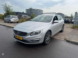 Pelēks Volvo V60 2015 Raseiniai, ar dzinēja tilpumu 2.40 L un nobraukumu 318 tūkst. km par 7300 €, foto 3 vietnē AUTOMOTO.COM.LV