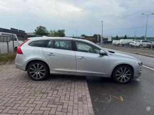 Pelēks Volvo V60 2015 Raseiniai, ar dzinēja tilpumu 2.40 L un nobraukumu 318 tūkst. km par 7300 €, foto 4 vietnē AUTOMOTO.COM.LV
