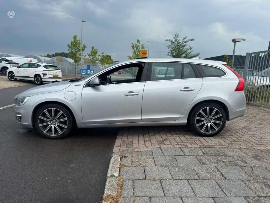 Pelēks Volvo V60 2015 Raseiniai, ar dzinēja tilpumu 2.40 L un nobraukumu 318 tūkst. km par 7300 €, foto 8 vietnē AUTOMOTO.COM.LV