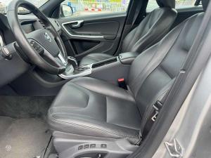 Pelēks Volvo V60 2015 Raseiniai, ar dzinēja tilpumu 2.40 L un nobraukumu 318 tūkst. km par 7300 €, foto 13 vietnē AUTOMOTO.COM.LV