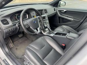 Pelēks Volvo V60 2015 Raseiniai, ar dzinēja tilpumu 2.40 L un nobraukumu 318 tūkst. km par 7300 €, foto 14 vietnē AUTOMOTO.COM.LV