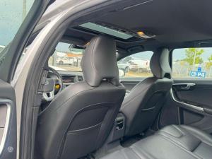 Pelēks Volvo V60 2015 Raseiniai, ar dzinēja tilpumu 2.40 L un nobraukumu 318 tūkst. km par 7300 €, foto 17 vietnē AUTOMOTO.COM.LV