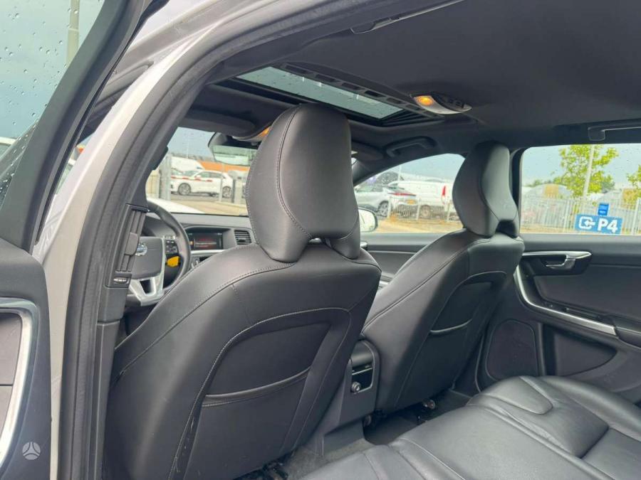 Pelēks Volvo V60 2015 Raseiniai, ar dzinēja tilpumu 2.40 L un nobraukumu 318 tūkst. km par 7300 €, foto 17 vietnē AUTOMOTO.COM.LV