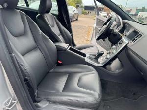 Pelēks Volvo V60 2015 Raseiniai, ar dzinēja tilpumu 2.40 L un nobraukumu 318 tūkst. km par 7300 €, foto 18 vietnē AUTOMOTO.COM.LV