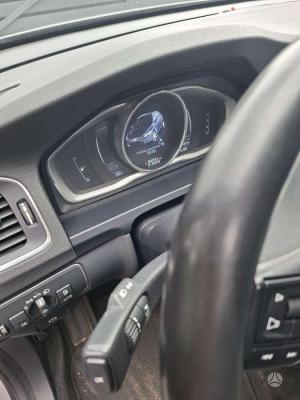 Pelēks Volvo V60 2015 Raseiniai, ar dzinēja tilpumu 2.40 L un nobraukumu 318 tūkst. km par 7300 €, foto 21 vietnē AUTOMOTO.COM.LV