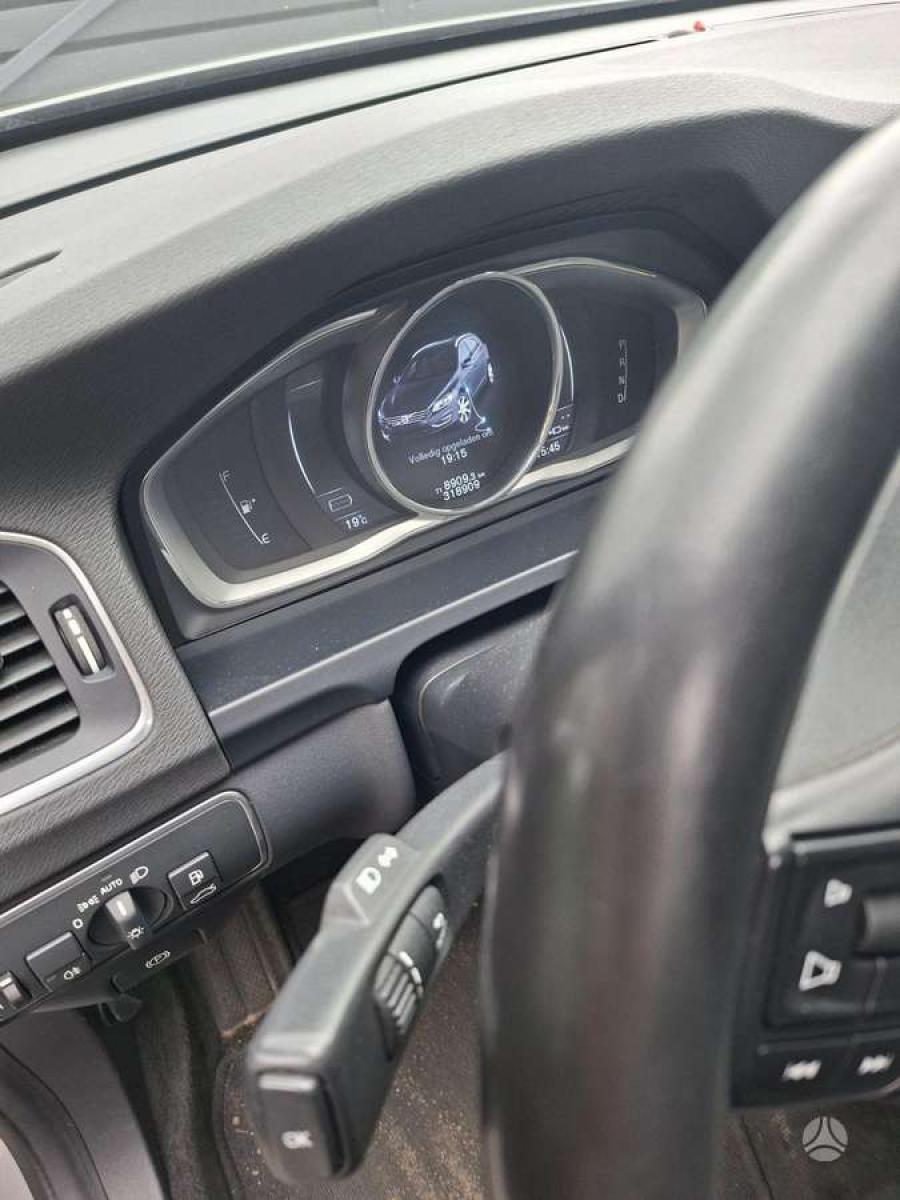 Pelēks Volvo V60 2015 Raseiniai, ar dzinēja tilpumu 2.40 L un nobraukumu 318 tūkst. km par 7300 €, foto 21 vietnē AUTOMOTO.COM.LV