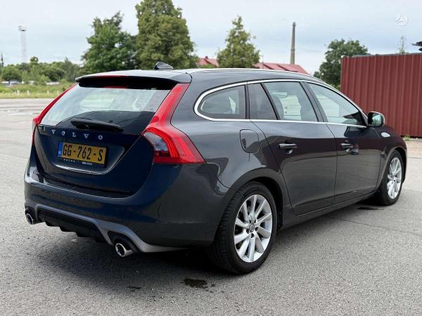 Pelēks Volvo V60 2015 Tauragė, ar dzinēja tilpumu 1.97 L un nobraukumu 234 tūkst. km par 6750 €, foto 4 vietnē AUTOMOTO.COM.LV