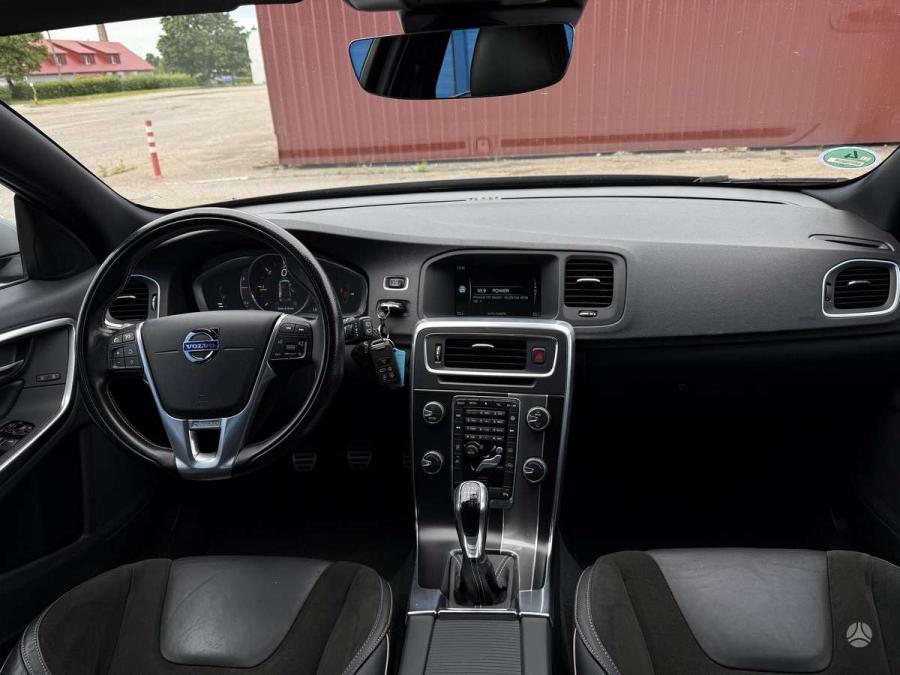 Pelēks Volvo V60 2015 Tauragė, ar dzinēja tilpumu 1.97 L un nobraukumu 234 tūkst. km par 6750 €, foto 10 vietnē AUTOMOTO.COM.LV