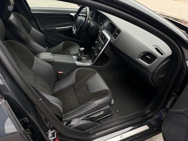 Pelēks Volvo V60 2015 Tauragė, ar dzinēja tilpumu 1.97 L un nobraukumu 234 tūkst. km par 6750 €, foto 10 vietnē AUTOMOTO.COM.LV
