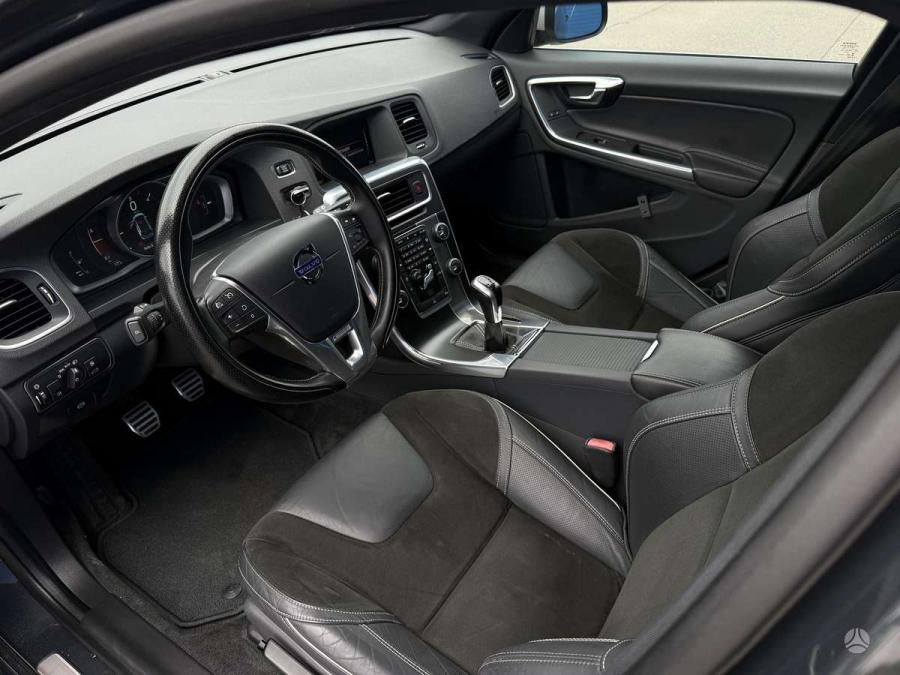 Pelēks Volvo V60 2015 Tauragė, ar dzinēja tilpumu 1.97 L un nobraukumu 234 tūkst. km par 6750 €, foto 13 vietnē AUTOMOTO.COM.LV