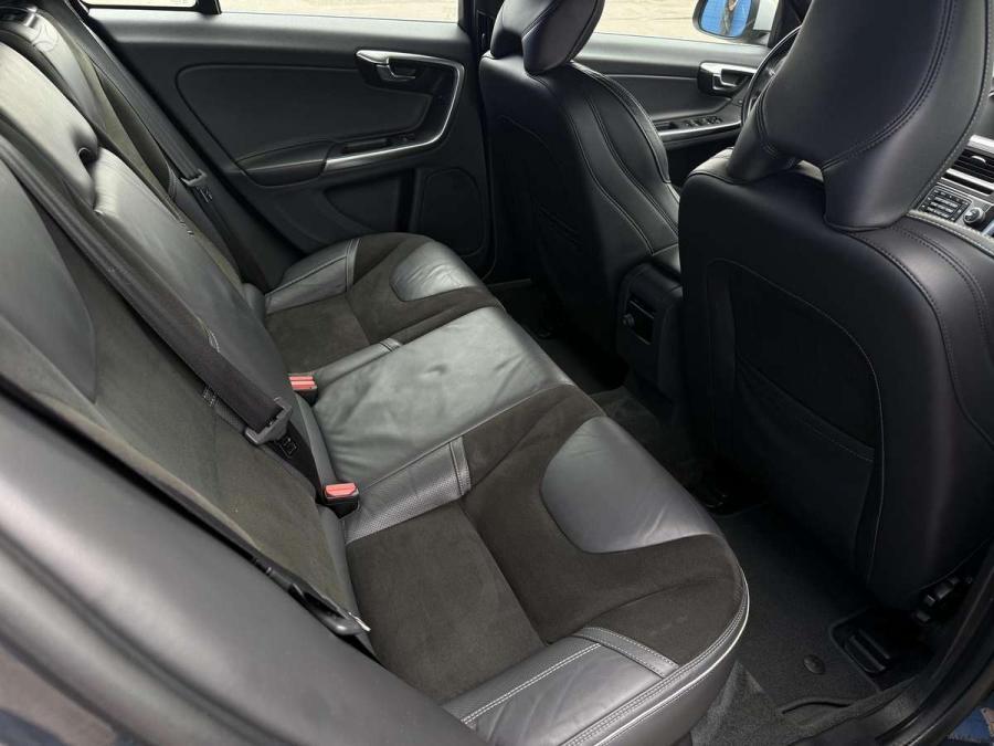 Pelēks Volvo V60 2015 Tauragė, ar dzinēja tilpumu 1.97 L un nobraukumu 234 tūkst. km par 6750 €, foto 14 vietnē AUTOMOTO.COM.LV