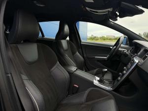 Pelēks Volvo V60 2015 Tauragė, ar dzinēja tilpumu 1.97 L un nobraukumu 234 tūkst. km par 6750 €, foto 15 vietnē AUTOMOTO.COM.LV