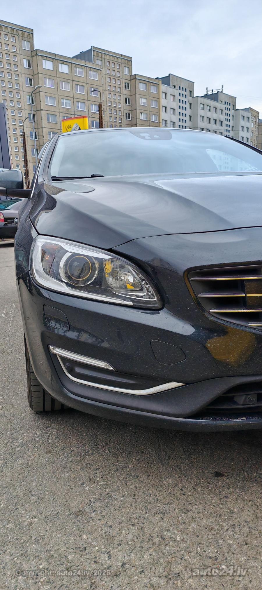 Pelēks Volvo V60 2015 Tallina, ar dzinēja tilpumu 2.40 L un nobraukumu 330 tūkst. km par 5600 €, foto 1 vietnē AUTOMOTO.COM.LV