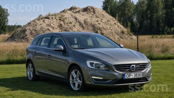 Pelēks Volvo V60 2015 Rīga, ar dzinēja tilpumu 2.40 L un nobraukumu 318 tūkst. km par 8500 €, foto 3 vietnē AUTOMOTO.COM.LV