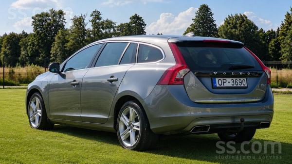 Pelēks Volvo V60 2015 Rīga, ar dzinēja tilpumu 2.40 L un nobraukumu 318 tūkst. km par 8500 €, foto 6 vietnē AUTOMOTO.COM.LV