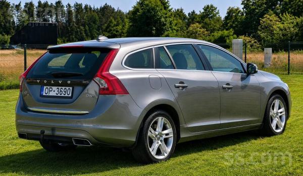 Pelēks Volvo V60 2015 Rīga, ar dzinēja tilpumu 2.40 L un nobraukumu 318 tūkst. km par 8500 €, foto 7 vietnē AUTOMOTO.COM.LV