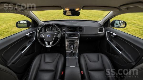 Pelēks Volvo V60 2015 Rīga, ar dzinēja tilpumu 2.40 L un nobraukumu 318 tūkst. km par 8500 €, foto 9 vietnē AUTOMOTO.COM.LV