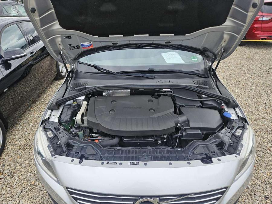 Grey Volvo V60 2015 in Taurage, with an engine capacity of 2.40 L and mileage of 310 thousand km for 6600 €, photo 19 on AUTOMOTO.COM.LV