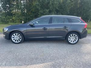 Grey Volvo V60 2015 in Kaunas, with an engine capacity of 1.97 L and mileage of 258 thousand km for 6250 €, photo 8 on AUTOMOTO.COM.LV