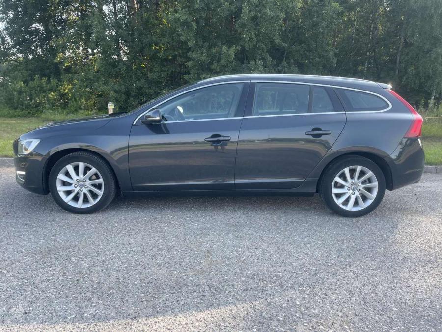 Grey Volvo V60 2015 in Kaunas, with an engine capacity of 1.97 L and mileage of 258 thousand km for 6250 €, photo 8 on AUTOMOTO.COM.LV