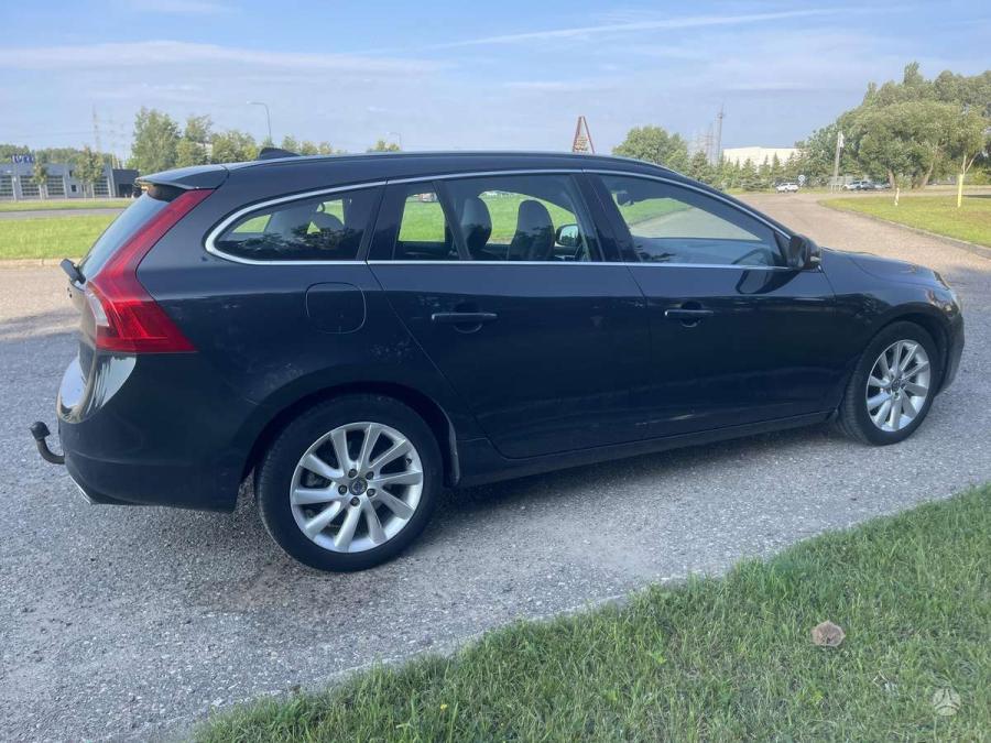 Grey Volvo V60 2015 in Kaunas, with an engine capacity of 1.97 L and mileage of 258 thousand km for 6250 €, photo 15 on AUTOMOTO.COM.LV