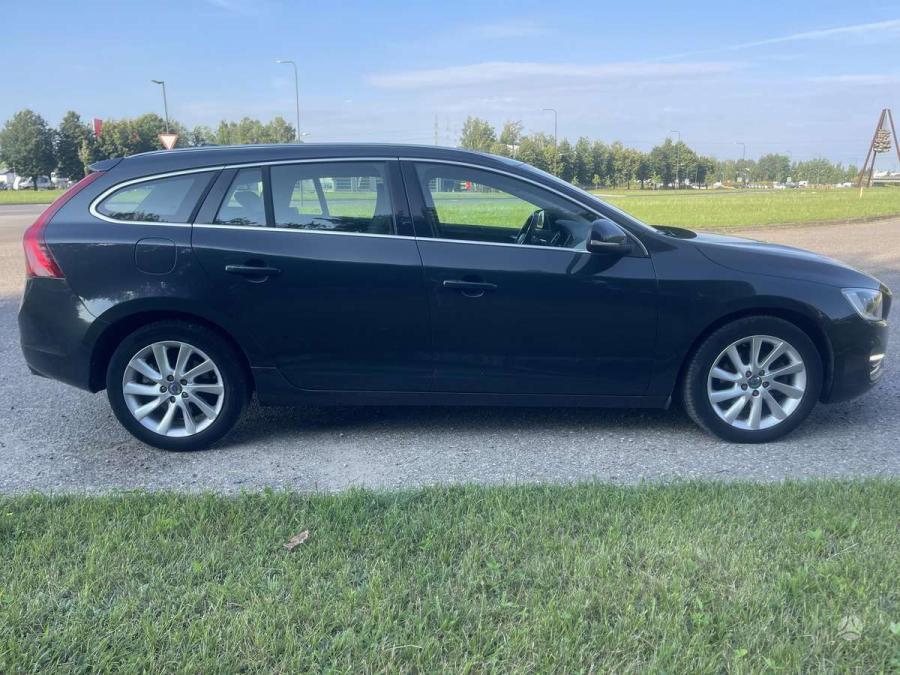Grey Volvo V60 2015 in Kaunas, with an engine capacity of 1.97 L and mileage of 258 thousand km for 6250 €, photo 16 on AUTOMOTO.COM.LV