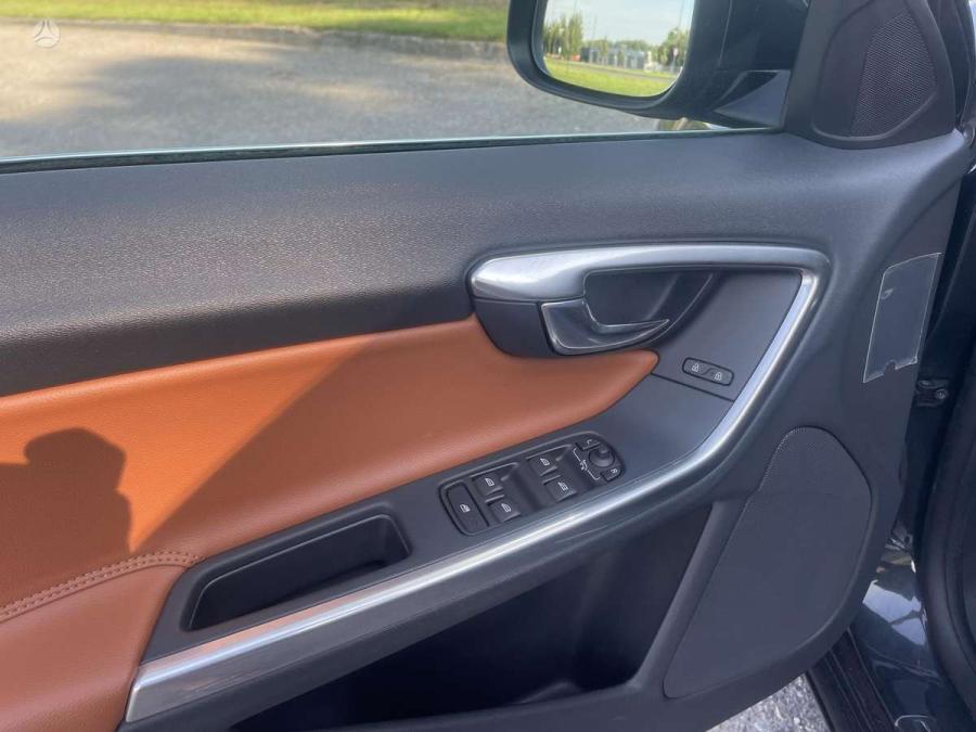 Grey Volvo V60 2015 in Kaunas, with an engine capacity of 1.97 L and mileage of 258 thousand km for 6250 €, photo 17 on AUTOMOTO.COM.LV