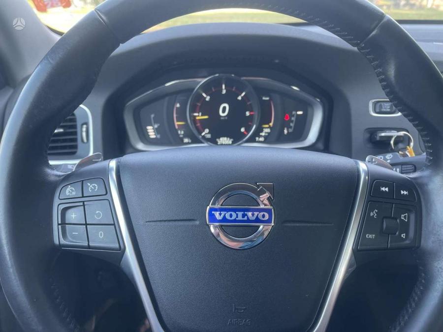 Grey Volvo V60 2015 in Kaunas, with an engine capacity of 1.97 L and mileage of 258 thousand km for 6250 €, photo 19 on AUTOMOTO.COM.LV