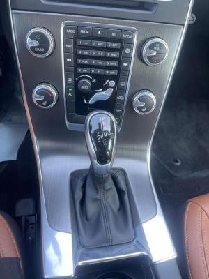 Grey Volvo V60 2015 in Kaunas, with an engine capacity of 1.97 L and mileage of 258 thousand km for 6250 €, photo 21 on AUTOMOTO.COM.LV