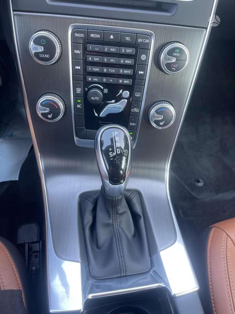 Grey Volvo V60 2015 in Kaunas, with an engine capacity of 1.97 L and mileage of 258 thousand km for 6250 €, photo 21 on AUTOMOTO.COM.LV
