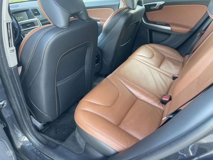 Grey Volvo V60 2015 in Kaunas, with an engine capacity of 1.97 L and mileage of 258 thousand km for 6250 €, photo 24 on AUTOMOTO.COM.LV