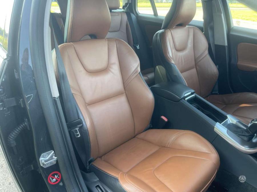 Grey Volvo V60 2015 in Kaunas, with an engine capacity of 1.97 L and mileage of 258 thousand km for 6250 €, photo 28 on AUTOMOTO.COM.LV
