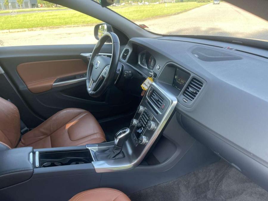 Grey Volvo V60 2015 in Kaunas, with an engine capacity of 1.97 L and mileage of 258 thousand km for 6250 €, photo 29 on AUTOMOTO.COM.LV