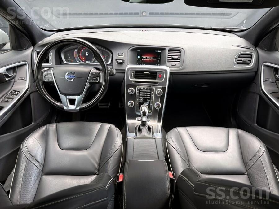 Grey Volvo V60 2015 in Riga, with an engine capacity of 2.40 L and mileage of 235 thousand km for 11575 €, photo 9 on AUTOMOTO.COM.LV
