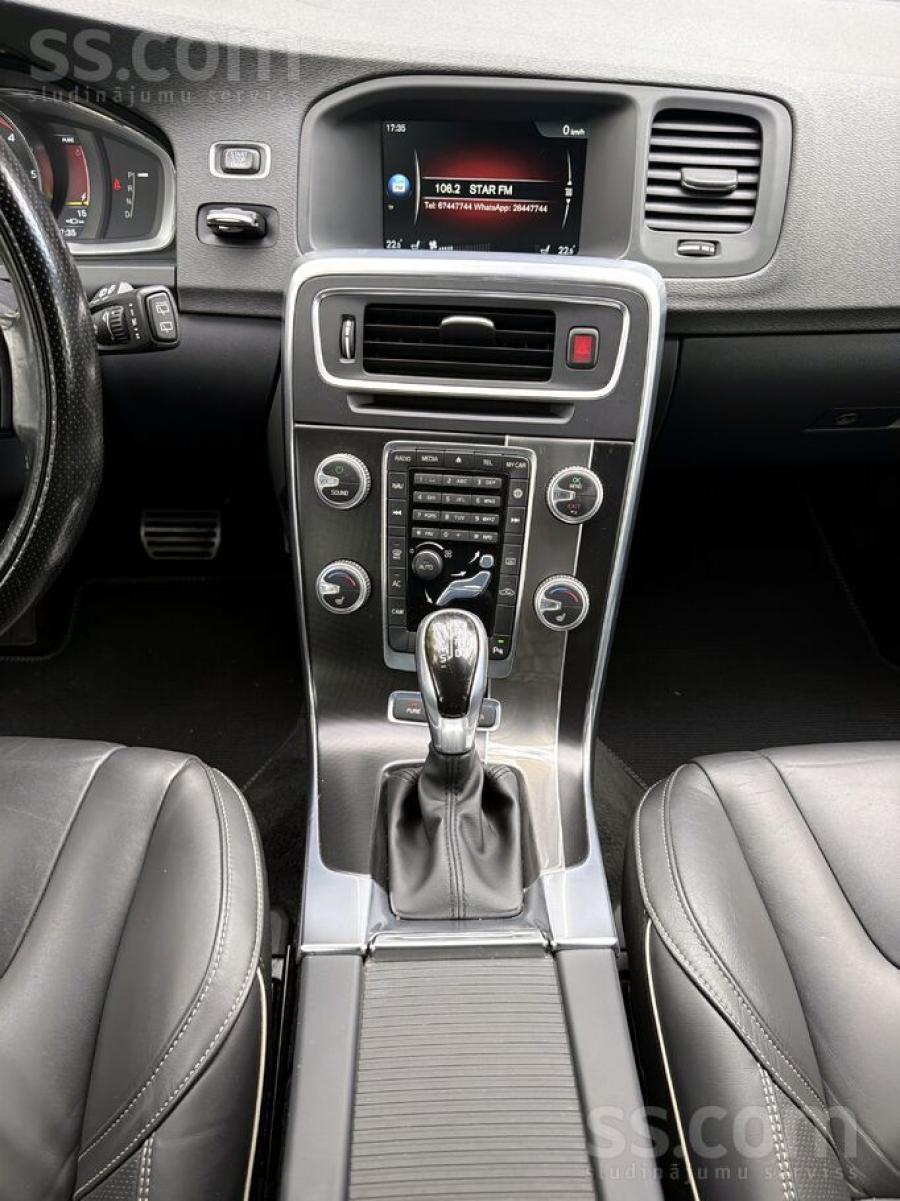 Grey Volvo V60 2015 in Riga, with an engine capacity of 2.40 L and mileage of 235 thousand km for 11575 €, photo 12 on AUTOMOTO.COM.LV