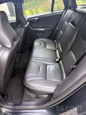 Grey Volvo V60 2015 in Riga, with an engine capacity of 2.40 L and mileage of 235 thousand km for 11575 €, photo 13 on AUTOMOTO.COM.LV