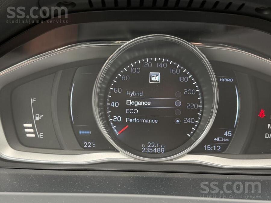 Grey Volvo V60 2015 in Riga, with an engine capacity of 2.40 L and mileage of 235 thousand km for 11575 €, photo 28 on AUTOMOTO.COM.LV