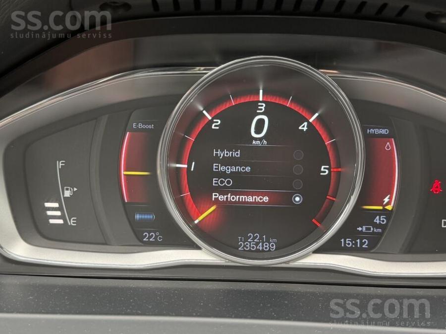 Grey Volvo V60 2015 in Riga, with an engine capacity of 2.40 L and mileage of 235 thousand km for 11575 €, photo 30 on AUTOMOTO.COM.LV