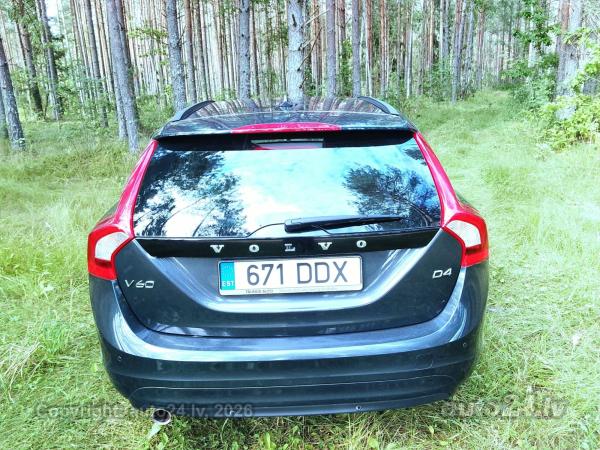 Grey Volvo V60 2015 in Voru, with an engine capacity of 2.00 L and mileage of 222 thousand km for 7500 €, photo 8 on AUTOMOTO.COM.LV