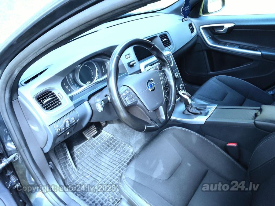 Серый Вольво B60 2015 в Выру, объемом двигателя 2.00 л и пробегом 222 тыс. км за 7500 €, фото 5 на AUTOMOTO.COM.LV