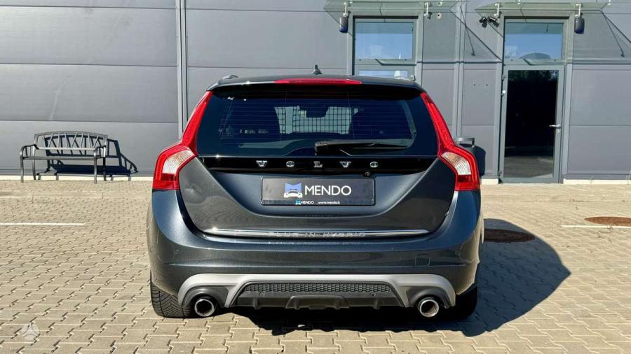 Grey Volvo V60 2015 in Vilnius, with an engine capacity of 2.40 L and mileage of 265 thousand km for 7990 €, photo 7 on AUTOMOTO.COM.LV