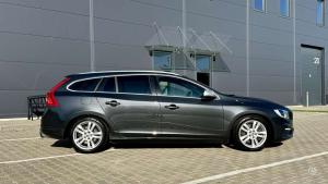 Grey Volvo V60 2015 in Vilnius, with an engine capacity of 2.40 L and mileage of 265 thousand km for 7990 €, photo 8 on AUTOMOTO.COM.LV