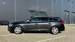 Grey Volvo V60 2015 in Vilnius, with an engine capacity of 2.40 L and mileage of 265 thousand km for 7990 €, photo 9 on AUTOMOTO.COM.LV