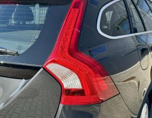 Grey Volvo V60 2015 in Vilnius, with an engine capacity of 2.40 L and mileage of 265 thousand km for 7990 €, photo 11 on AUTOMOTO.COM.LV