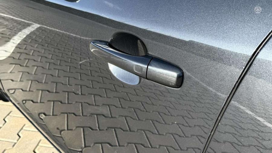 Grey Volvo V60 2015 in Vilnius, with an engine capacity of 2.40 L and mileage of 265 thousand km for 7990 €, photo 12 on AUTOMOTO.COM.LV
