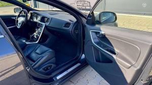 Grey Volvo V60 2015 in Vilnius, with an engine capacity of 2.40 L and mileage of 265 thousand km for 7990 €, photo 23 on AUTOMOTO.COM.LV