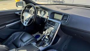 Grey Volvo V60 2015 in Vilnius, with an engine capacity of 2.40 L and mileage of 265 thousand km for 7990 €, photo 24 on AUTOMOTO.COM.LV