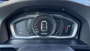 Grey Volvo V60 2015 in Vilnius, with an engine capacity of 2.40 L and mileage of 265 thousand km for 7990 €, photo 26 on AUTOMOTO.COM.LV